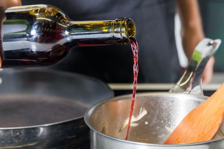 Kochen mit Alkohol: Diese Sorten eignen sich perfekt